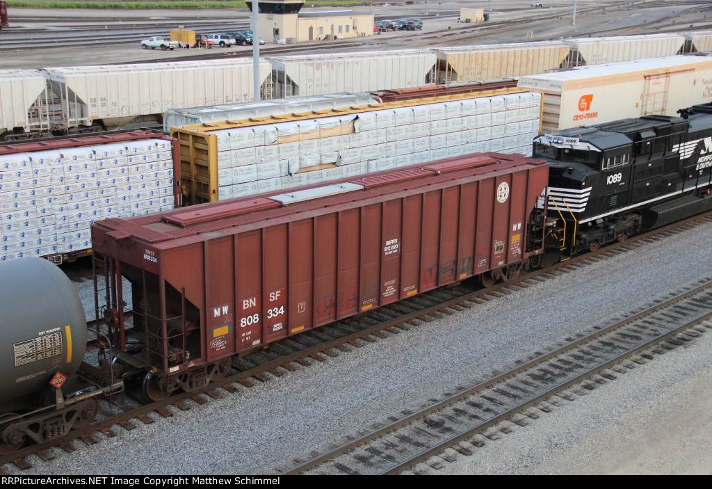 BNSF FMC Hopper Buffer Car